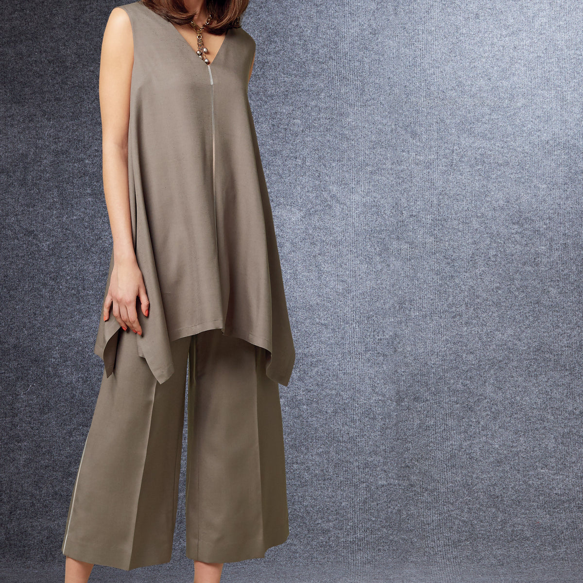 Vogue Sewing Pattern 1550 Tunic and Wide Leg Pants — jaycotts.co.uk ...