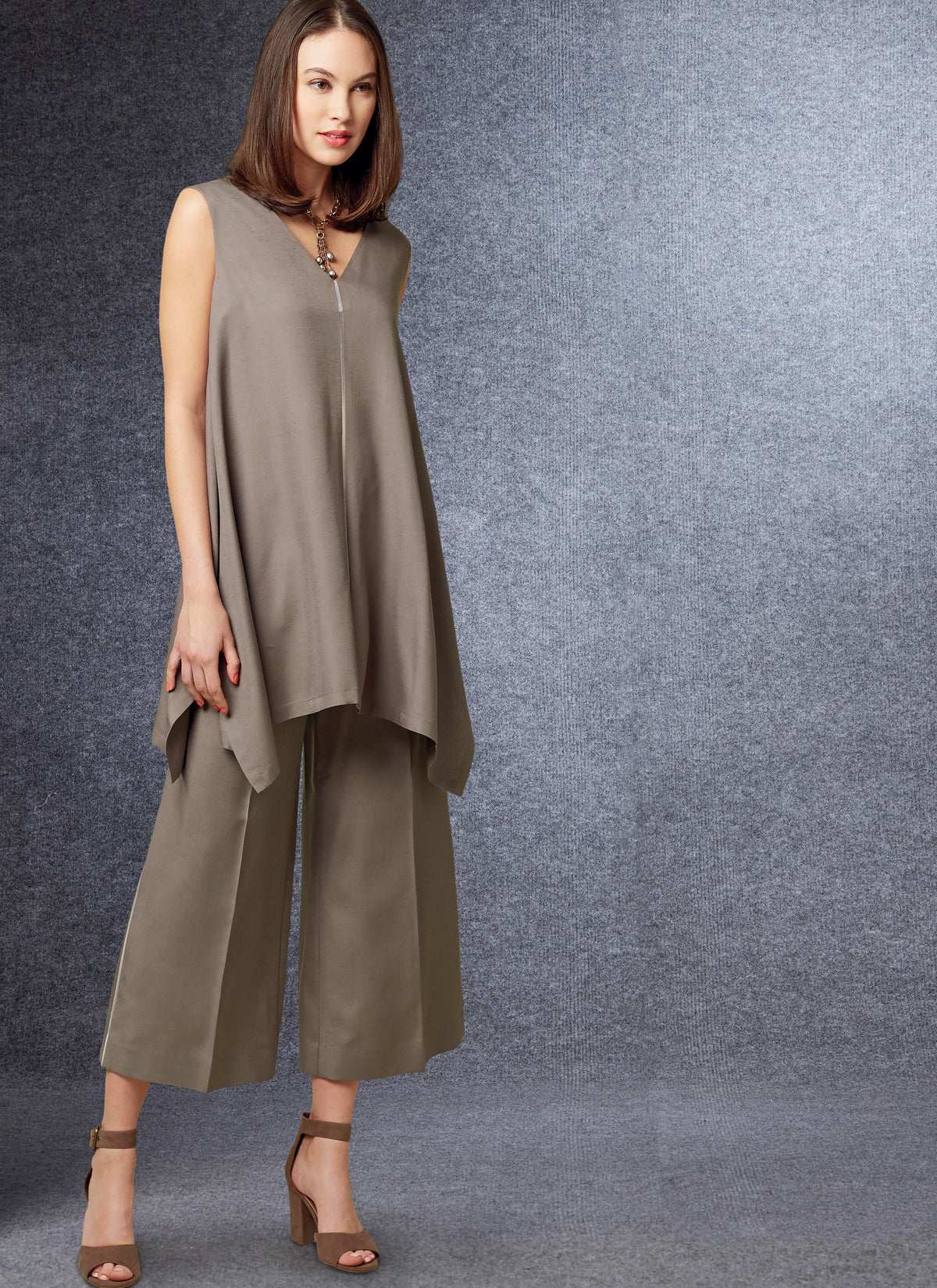 Vogue Sewing Pattern 1550 Tunic and Wide Leg Pants — jaycotts.co.uk ...