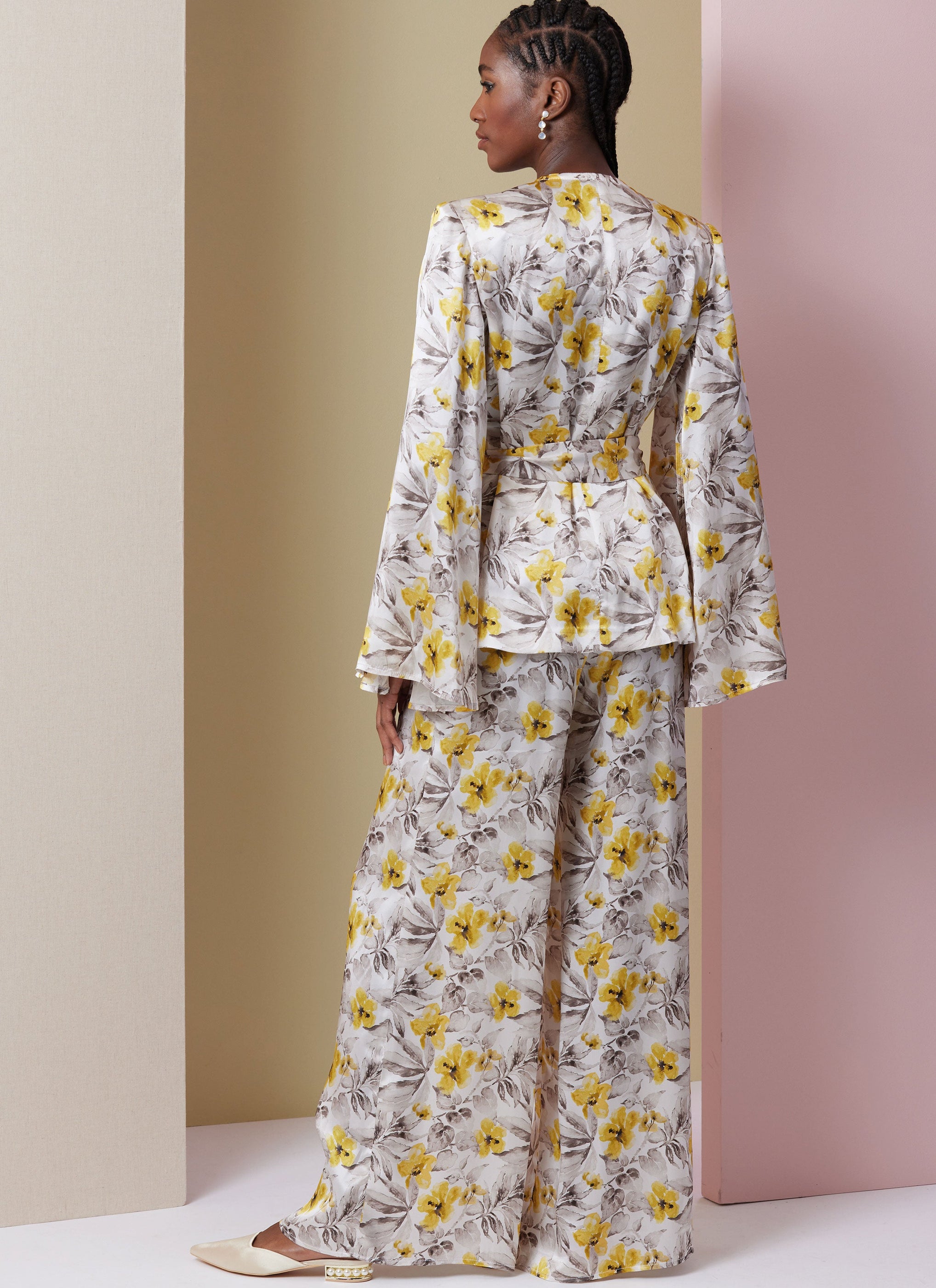 Vogue 2020 Misses' Lounge Top, Robe and Pants Sewing pattern — jaycotts ...