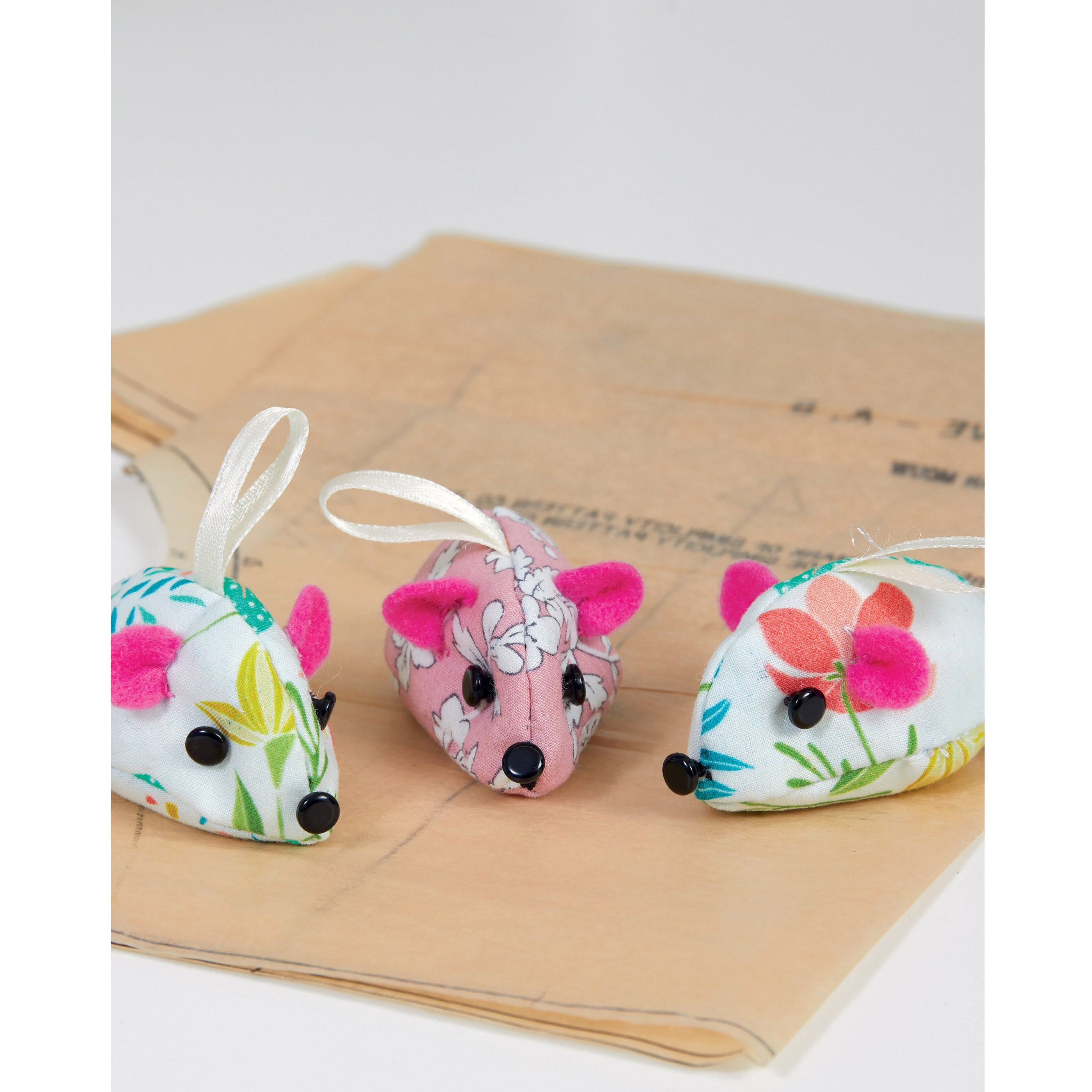 Simplicity sewing pattern S9506 Cat Organizer with Mouse Pincushion ...